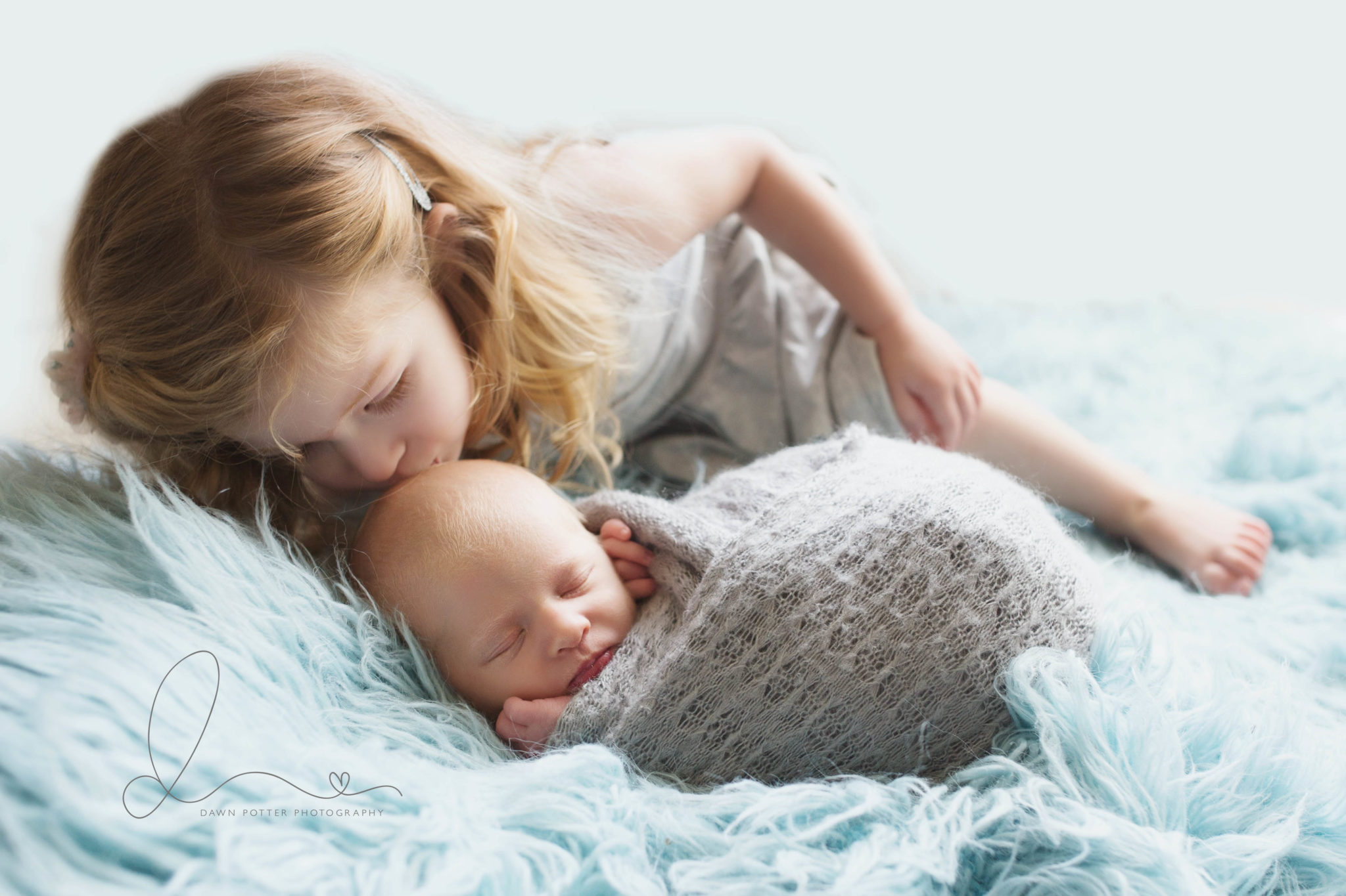 Newborn Sibling Session | Issaquah - Renton newborn-baby photographer ...